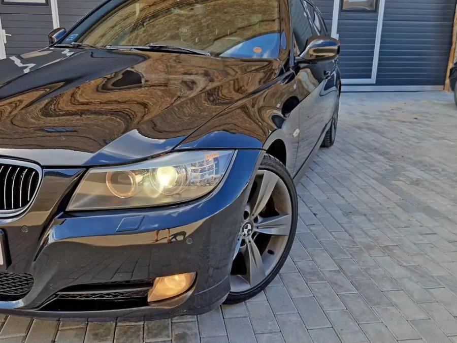 Black BMW 330 2009 in Riga, with an engine capacity of 3.00 L and mileage of 319 thousand km for 5000 €, photo 17 on AUTOMOTO.COM.LV