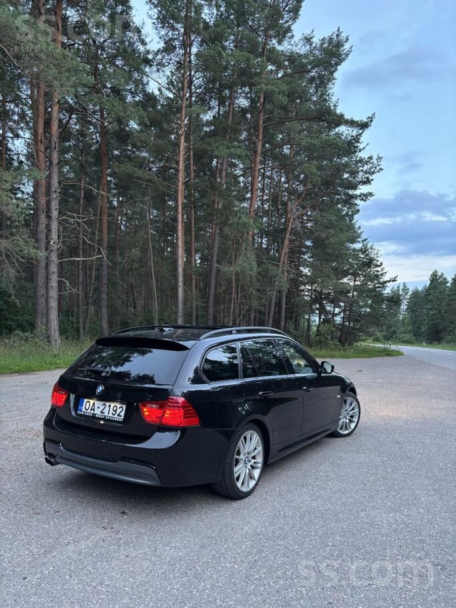 Black BMW 330 2009 in Daugavpils, with an engine capacity of 3.00 L and mileage of 328 thousand km for 8500 €, photo 3 on AUTOMOTO.COM.LV