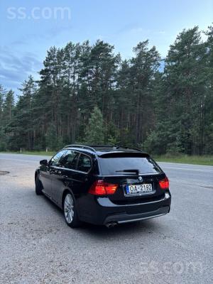 Black BMW 330 2009 in Daugavpils, with an engine capacity of 3.00 L and mileage of 328 thousand km for 8500 €, photo 4 on AUTOMOTO.COM.LV