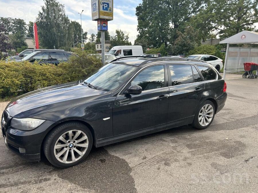 Black BMW 330 2009 in Riga, with an engine capacity of 3.00 L and mileage of 274 thousand km for 4550 €, photo 5 on AUTOMOTO.COM.LV