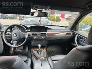 Black BMW 330 2009 in Riga, with an engine capacity of 3.00 L and mileage of 274 thousand km for 4550 €, photo 7 on AUTOMOTO.COM.LV