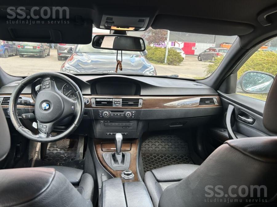 Black BMW 330 2009 in Riga, with an engine capacity of 3.00 L and mileage of 274 thousand km for 4550 €, photo 7 on AUTOMOTO.COM.LV