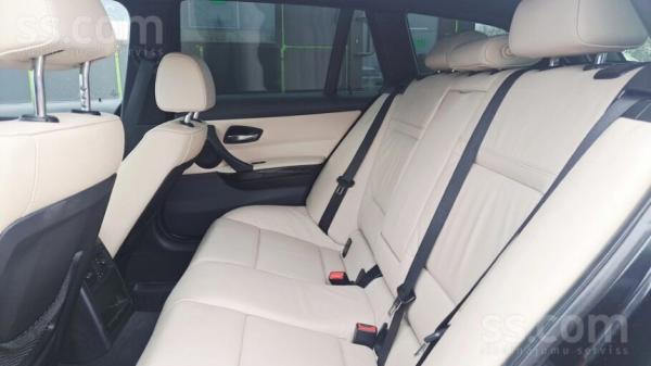 Black BMW 330 2010 in Riga, with an engine capacity of 3.00 L and mileage of 294 thousand km for 5490 €, photo 4 on AUTOMOTO.COM.LV