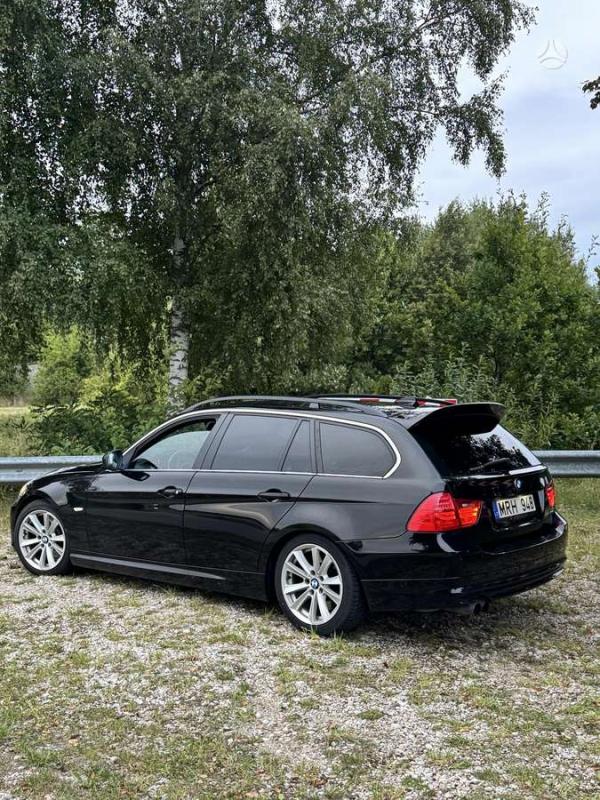 Black BMW 330 2010 in Skuodas, with an engine capacity of 3.00 L and mileage of 425 thousand km for 4900 €, photo 1 on AUTOMOTO.COM.LV