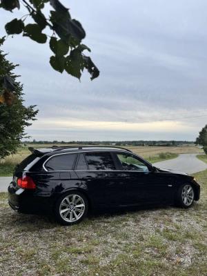 Black BMW 330 2010 in Skuodas, with an engine capacity of 3.00 L and mileage of 425 thousand km for 4900 €, photo 4 on AUTOMOTO.COM.LV