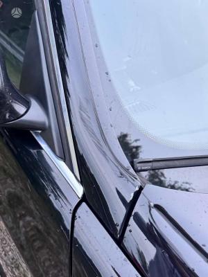 Black BMW 330 2010 in Skuodas, with an engine capacity of 3.00 L and mileage of 425 thousand km for 4900 €, photo 6 on AUTOMOTO.COM.LV