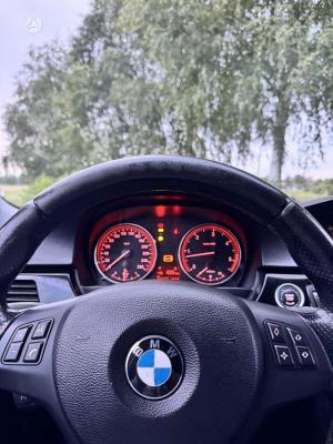 Black BMW 330 2010 in Skuodas, with an engine capacity of 3.00 L and mileage of 425 thousand km for 4900 €, photo 10 on AUTOMOTO.COM.LV