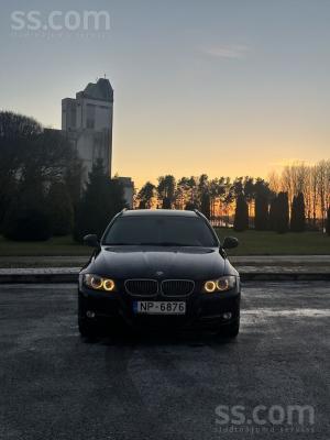 Melns BMW 330 2011 Aizkraukle, ar dzinēja tilpumu 3.00 L un nobraukumu 401 tūkst. km par 5450 €, foto  vietnē AUTOMOTO.COM.LV