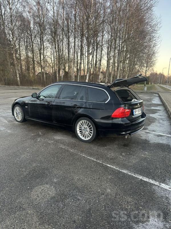 Black BMW 330 2011 in Aizkraukle, with an engine capacity of 3.00 L and mileage of 401 thousand km for 5450 €, photo 5 on AUTOMOTO.COM.LV