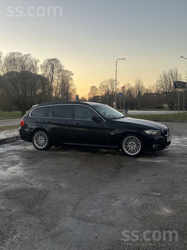 Melns BMW 330 2011 Aizkraukle, ar dzinēja tilpumu 3.00 L un nobraukumu 401 tūkst. km par 5450 €, foto 3 vietnē AUTOMOTO.COM.LV