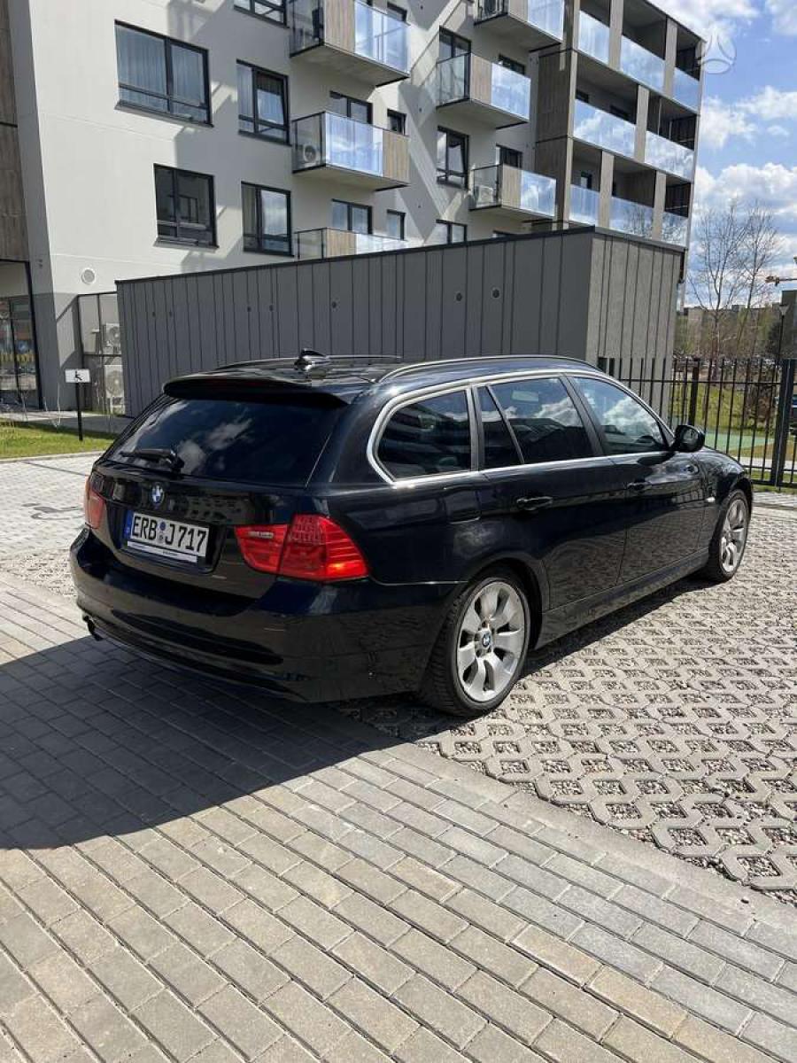 Melns BMW 330 2011 Viļņa, ar dzinēja tilpumu 3.00 L un nobraukumu 32 tūkst. km par 4990 €, foto 4 vietnē AUTOMOTO.COM.LV