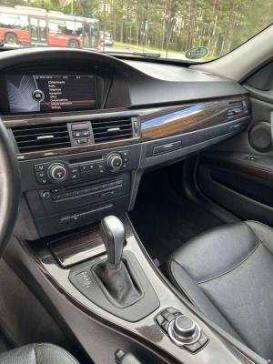 Melns BMW 330 2011 Viļņa, ar dzinēja tilpumu 3.00 L un nobraukumu 32 tūkst. km par 4990 €, foto 8 vietnē AUTOMOTO.COM.LV