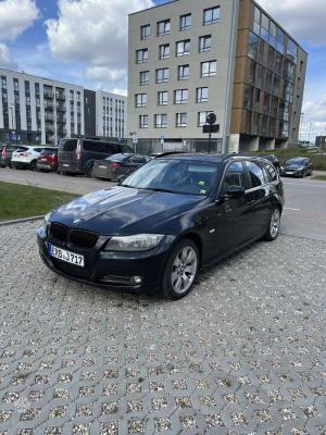 Melns BMW 330 2011 Viļņa, ar dzinēja tilpumu 3.00 L un nobraukumu 320 tūkst. km par 4890 €, foto 1 vietnē AUTOMOTO.COM.LV