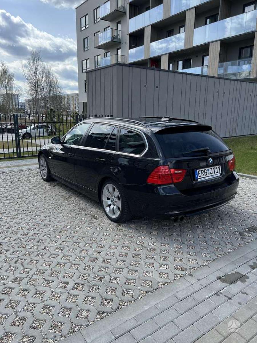 Melns BMW 330 2011 Viļņa, ar dzinēja tilpumu 3.00 L un nobraukumu 320 tūkst. km par 4890 €, foto 4 vietnē AUTOMOTO.COM.LV