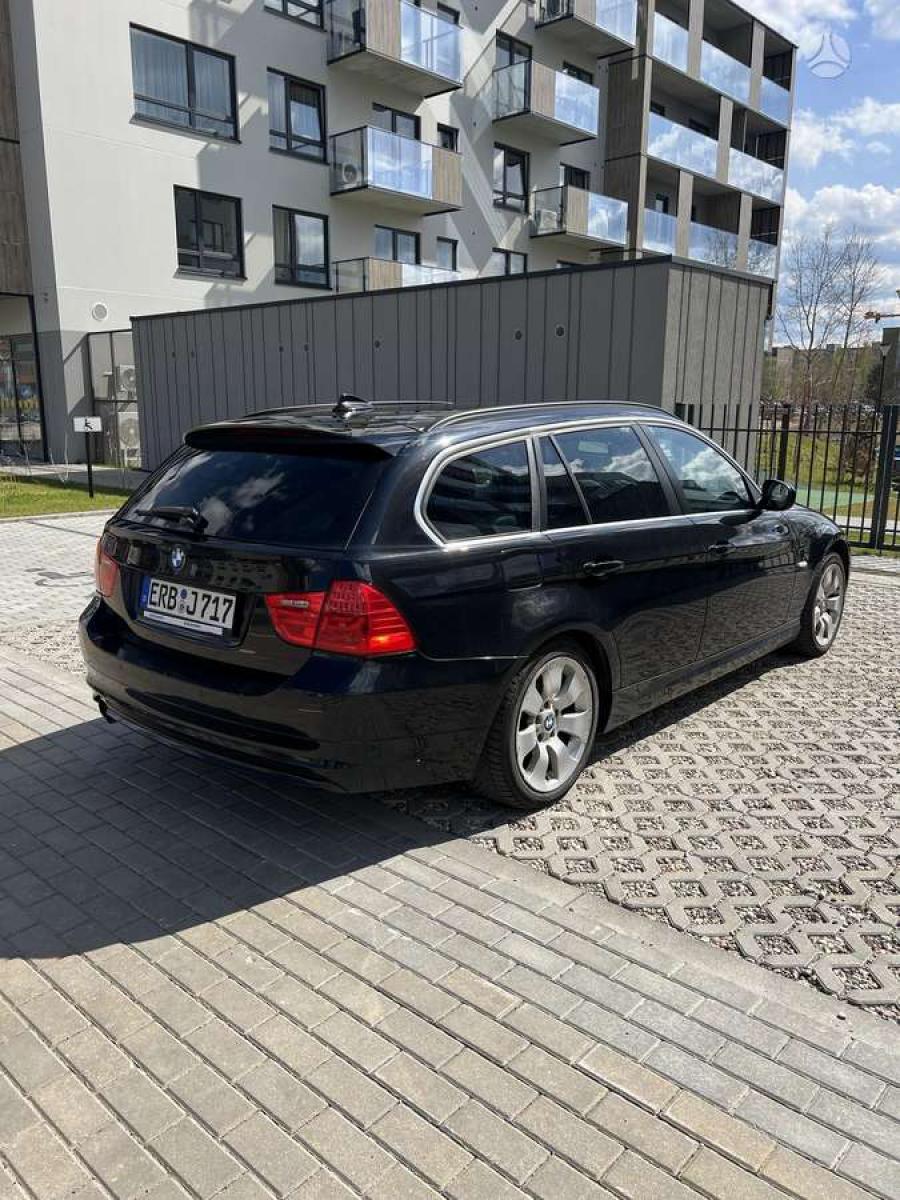 Melns BMW 330 2011 Viļņa, ar dzinēja tilpumu 3.00 L un nobraukumu 320 tūkst. km par 4890 €, foto 5 vietnē AUTOMOTO.COM.LV