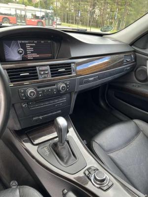 Melns BMW 330 2011 Viļņa, ar dzinēja tilpumu 3.00 L un nobraukumu 320 tūkst. km par 4890 €, foto 8 vietnē AUTOMOTO.COM.LV