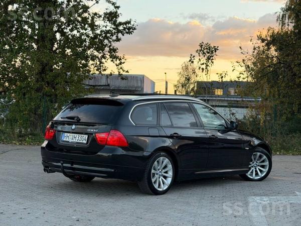 BMW 330 2011 in Riga on AUTOMOTO.COM.LV Black BMW 330 2011 in Riga, with an engine capacity of 3.00 L and mileage of 0 thousand km for 4950 €, photo 3 on AUTOMOTO.COM.LV