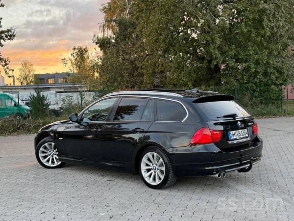 BMW 330 2011 in Riga on AUTOMOTO.COM.LV Black BMW 330 2011 in Riga, with an engine capacity of 3.00 L and mileage of 0 thousand km for 4950 €, photo 5 on AUTOMOTO.COM.LV