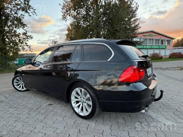 BMW 330 2011 in Riga on AUTOMOTO.COM.LV Black BMW 330 2011 in Riga, with an engine capacity of 3.00 L and mileage of 0 thousand km for 4950 €, photo 11 on AUTOMOTO.COM.LV