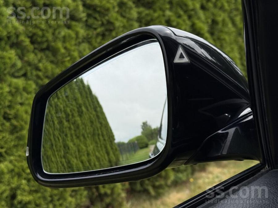 Black BMW 330 2012 in Riga, with an engine capacity of 3.00 L and mileage of 334 thousand km for 10990 €, photo 13 on AUTOMOTO.COM.LV
