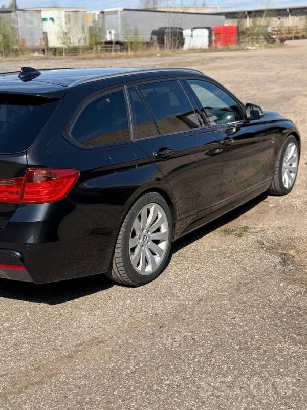 Melns BMW 330 2012 Daugavpils, ar dzinēja tilpumu 3.00 L un nobraukumu 294 tūkst. km par 10200 €, foto 1 vietnē AUTOMOTO.COM.LV
