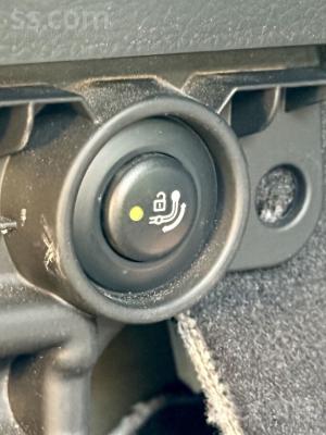Black BMW 330 2012 in Riga, with an engine capacity of 3.00 L and mileage of 317 thousand km for 10900 €, photo 7 on AUTOMOTO.COM.LV