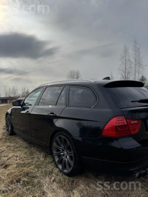 Melns BMW 330 2012 Ogre, ar dzinēja tilpumu 3.00 L un nobraukumu 0 tūkst. km par 4800 €, foto  vietnē AUTOMOTO.COM.LV