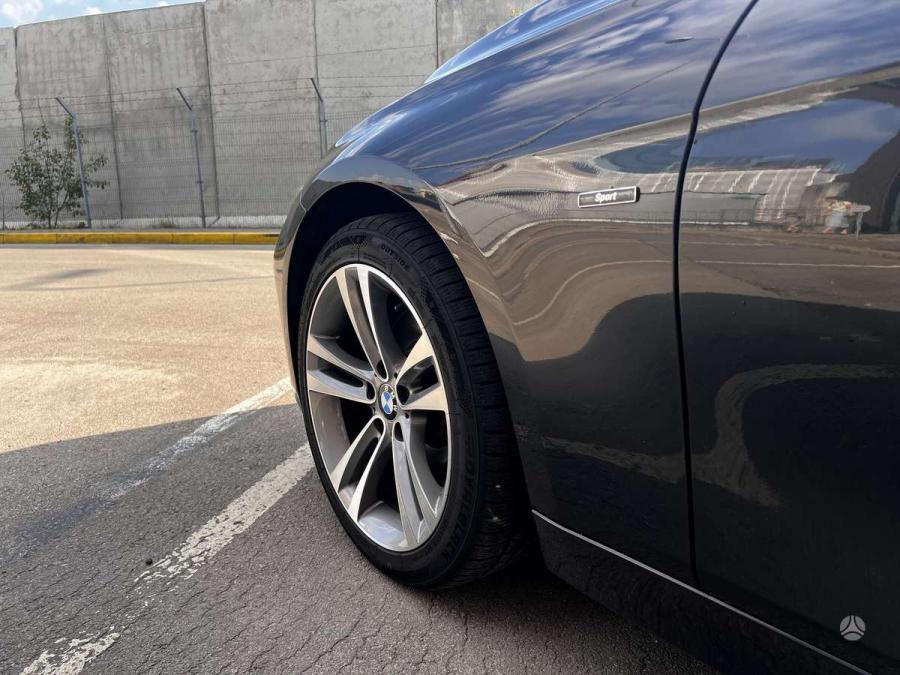 Black BMW 330 2013 in Klaipeda, with an engine capacity of 2.99 L and mileage of 289 thousand km for 10900 €, photo 8 on AUTOMOTO.COM.LV