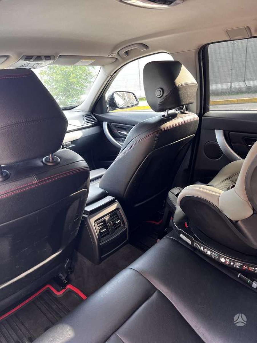 Black BMW 330 2013 in Klaipeda, with an engine capacity of 2.99 L and mileage of 289 thousand km for 10900 €, photo 10 on AUTOMOTO.COM.LV