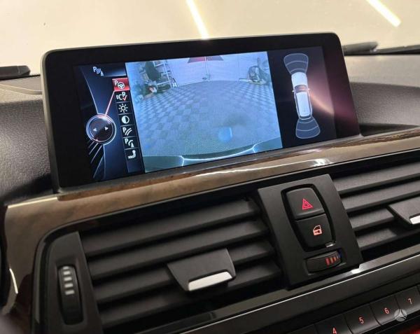 Black BMW 330 2013 in Marijampole, with an engine capacity of 2.99 L and mileage of 257 thousand km for 10999 €, photo 4 on AUTOMOTO.COM.LV