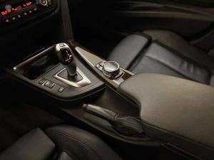 Black BMW 330 2013 in Marijampole, with an engine capacity of 2.99 L and mileage of 257 thousand km for 10999 €, photo 15 on AUTOMOTO.COM.LV
