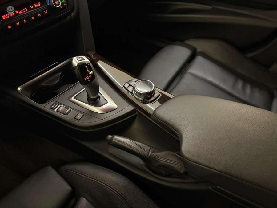 Black BMW 330 2013 in Marijampole, with an engine capacity of 2.99 L and mileage of 257 thousand km for 10999 €, photo 15 on AUTOMOTO.COM.LV