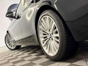 Black BMW 330 2013 in Marijampole, with an engine capacity of 2.99 L and mileage of 257 thousand km for 10999 €, photo 23 on AUTOMOTO.COM.LV