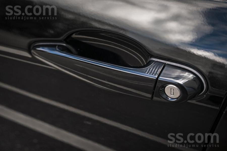 Black BMW 330 2013 in Riga, with an engine capacity of 3.00 L and mileage of 377 thousand km for 9250 €, photo 8 on AUTOMOTO.COM.LV