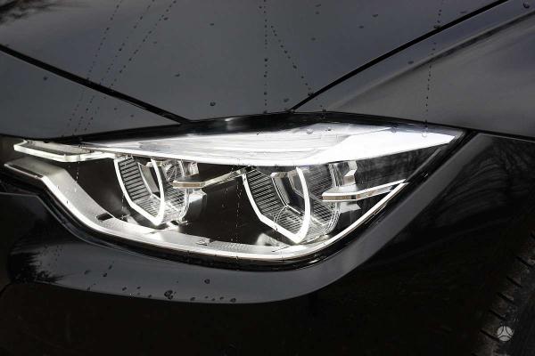 Black BMW 330 2014 in Kretinga, with an engine capacity of 2.99 L and mileage of 303 thousand km for 11999 €, photo 4 on AUTOMOTO.COM.LV