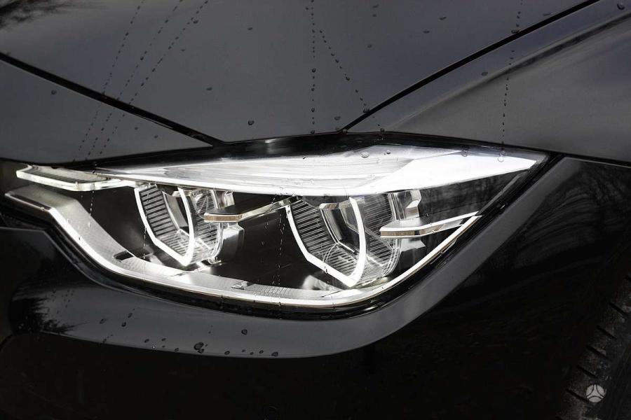 Black BMW 330 2014 in Kretinga, with an engine capacity of 2.99 L and mileage of 303 thousand km for 11999 €, photo 5 on AUTOMOTO.COM.LV