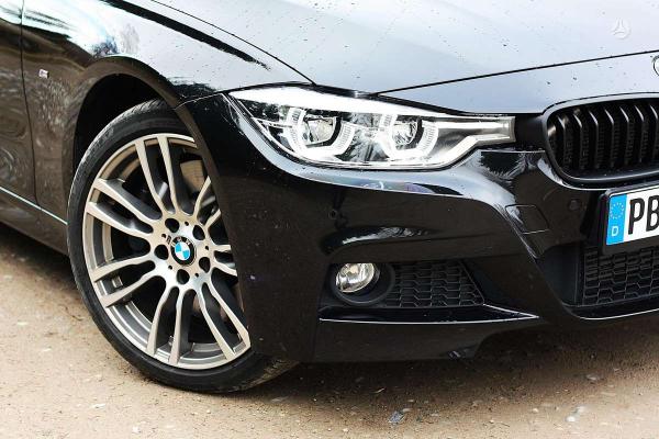 Black BMW 330 2014 in Kretinga, with an engine capacity of 2.99 L and mileage of 303 thousand km for 11999 €, photo 8 on AUTOMOTO.COM.LV