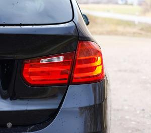 Black BMW 330 2014 in Kretinga, with an engine capacity of 2.99 L and mileage of 303 thousand km for 11999 €, photo 15 on AUTOMOTO.COM.LV