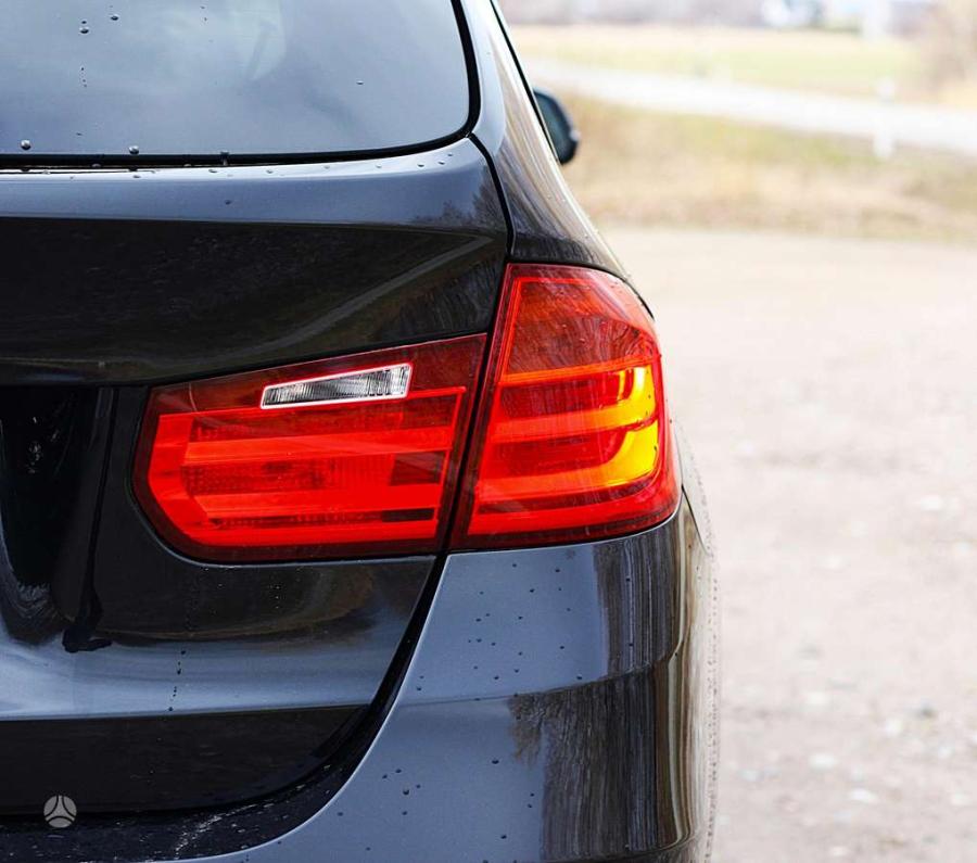 Black BMW 330 2014 in Kretinga, with an engine capacity of 2.99 L and mileage of 303 thousand km for 11999 €, photo 15 on AUTOMOTO.COM.LV