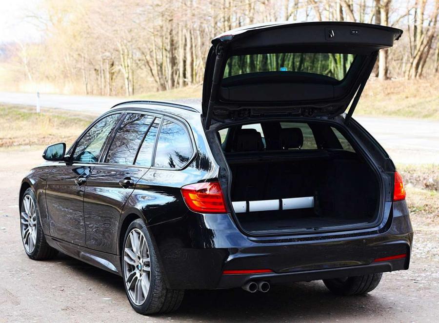 Black BMW 330 2014 in Kretinga, with an engine capacity of 2.99 L and mileage of 303 thousand km for 11999 €, photo 18 on AUTOMOTO.COM.LV