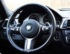 Black BMW 330 2014 in Kretinga, with an engine capacity of 2.99 L and mileage of 303 thousand km for 11999 €, photo 21 on AUTOMOTO.COM.LV