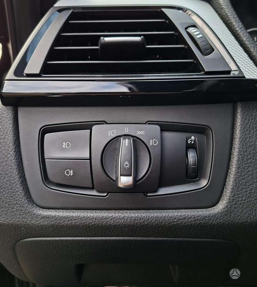 Black BMW 330 2014 in Kretinga, with an engine capacity of 2.99 L and mileage of 303 thousand km for 11999 €, photo 30 on AUTOMOTO.COM.LV