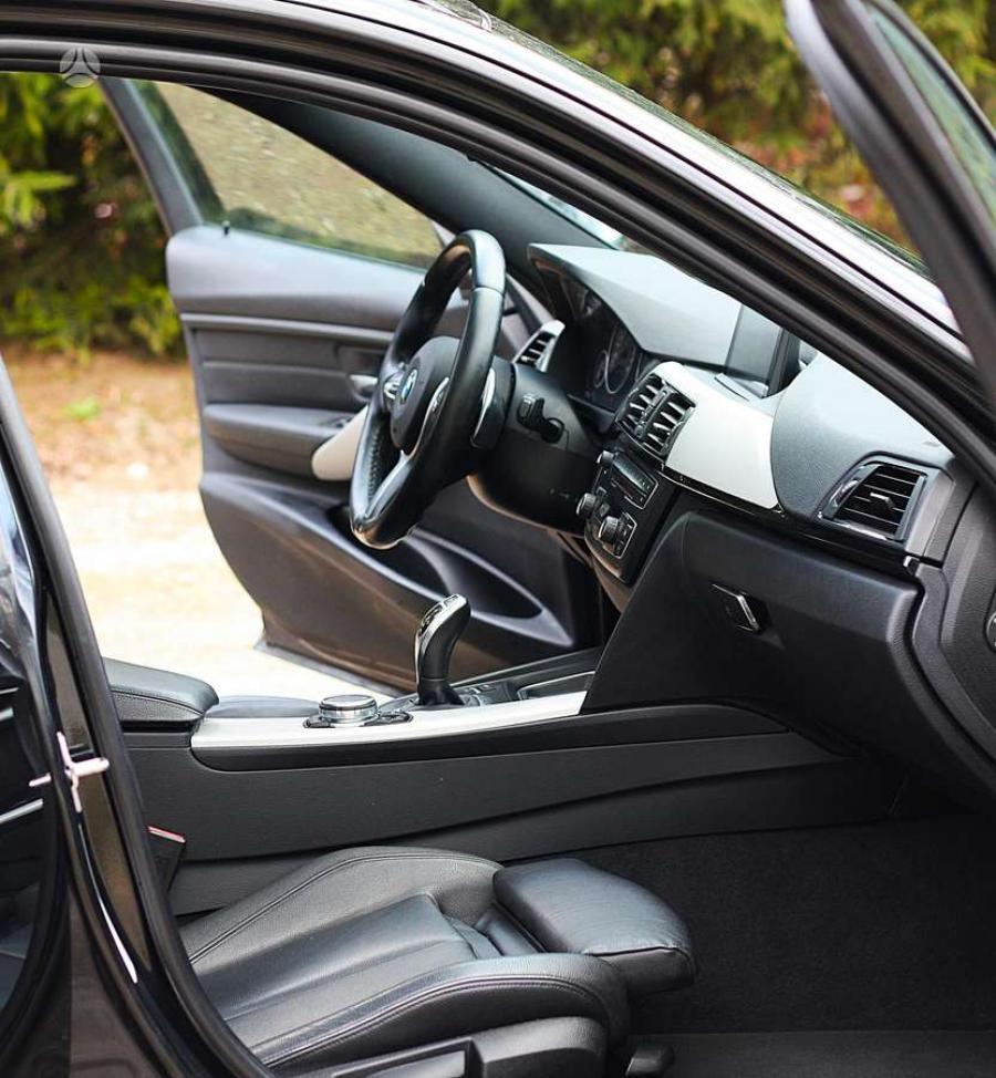 Black BMW 330 2014 in Kretinga, with an engine capacity of 2.99 L and mileage of 303 thousand km for 11999 €, photo 37 on AUTOMOTO.COM.LV