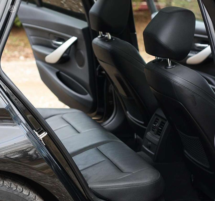 Black BMW 330 2014 in Kretinga, with an engine capacity of 2.99 L and mileage of 303 thousand km for 11999 €, photo 38 on AUTOMOTO.COM.LV