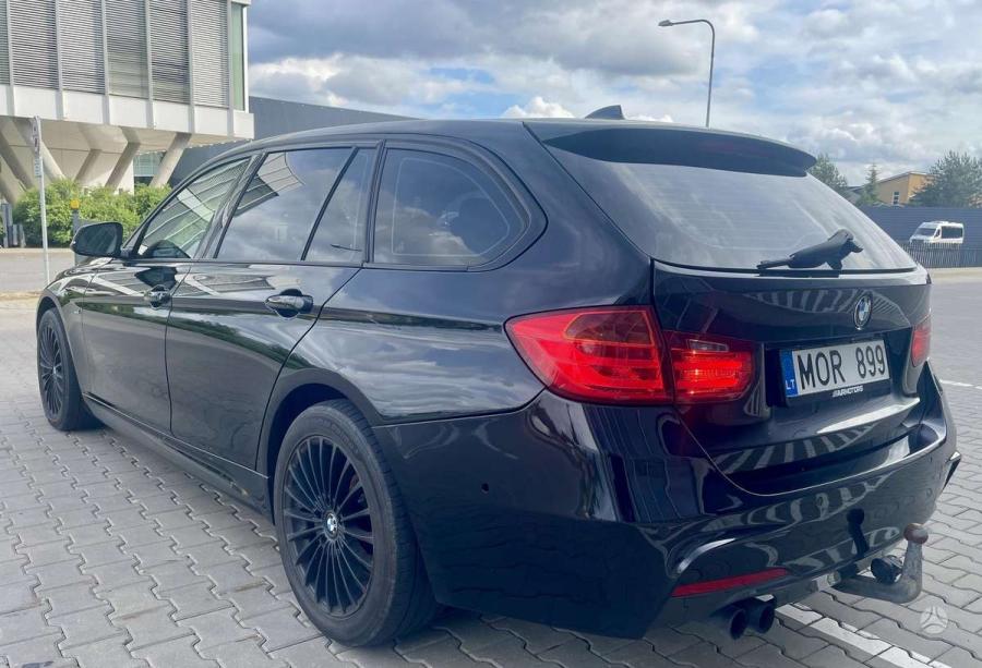 Black BMW 330 2014 in Vilnius, with an engine capacity of 2.99 L and mileage of 245 thousand km for 8990 €, photo 4 on AUTOMOTO.COM.LV