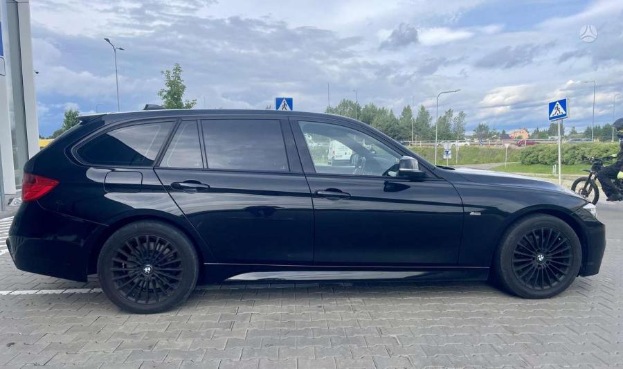 Black BMW 330 2014 in Vilnius, with an engine capacity of 2.99 L and mileage of 245 thousand km for 8990 €, photo 12 on AUTOMOTO.COM.LV