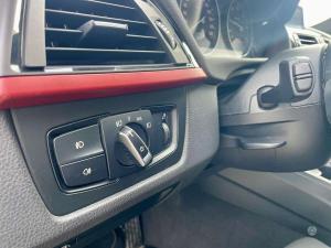 Black BMW 330 2014 in Vilnius, with an engine capacity of 2.99 L and mileage of 245 thousand km for 8990 €, photo 14 on AUTOMOTO.COM.LV