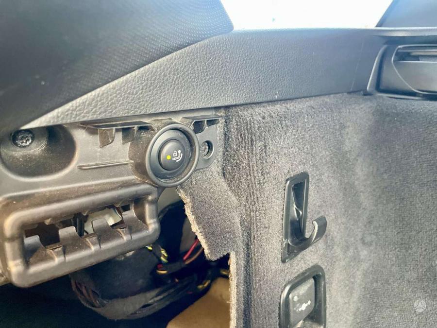 Black BMW 330 2014 in Vilnius, with an engine capacity of 2.99 L and mileage of 245 thousand km for 8990 €, photo 26 on AUTOMOTO.COM.LV