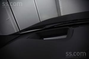 Black BMW 330 2019 in Tukums, with an engine capacity of 2.00 L and mileage of 217 thousand km for 17990 €, photo 17 on AUTOMOTO.COM.LV