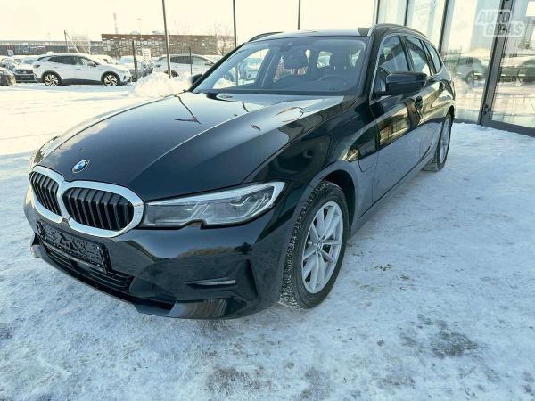 Black BMW 330 2021 in Kaunas, with an engine capacity of 2.00 L and mileage of 196 thousand km for 20900 €, photo 1 on AUTOMOTO.COM.LV